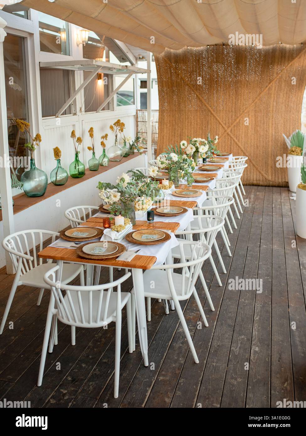 Beautiful table hi-res stock photography and images - Alamy