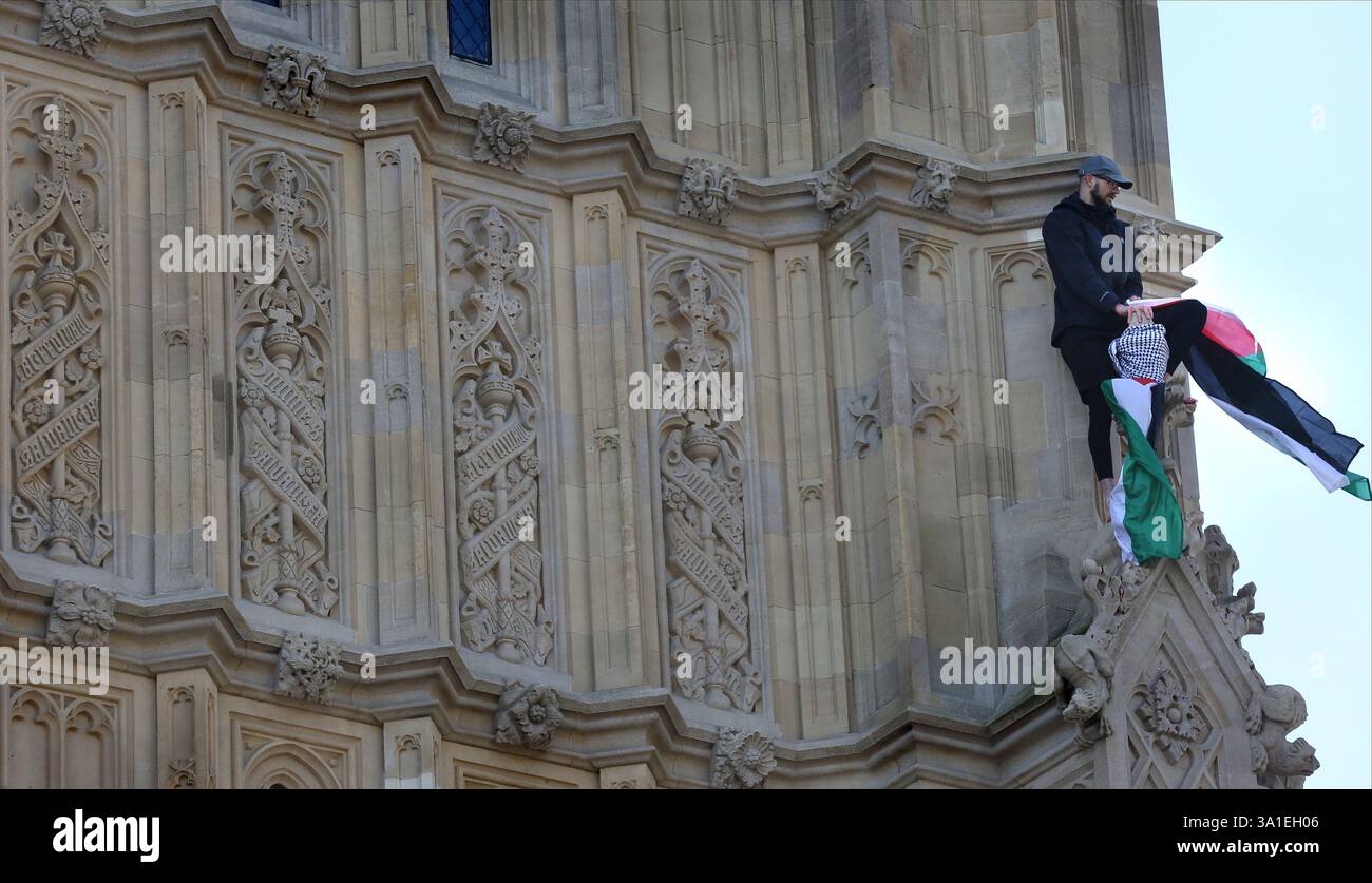 London, England, UK. 8th Mar, 2025. A protester takes the Palestinian ...