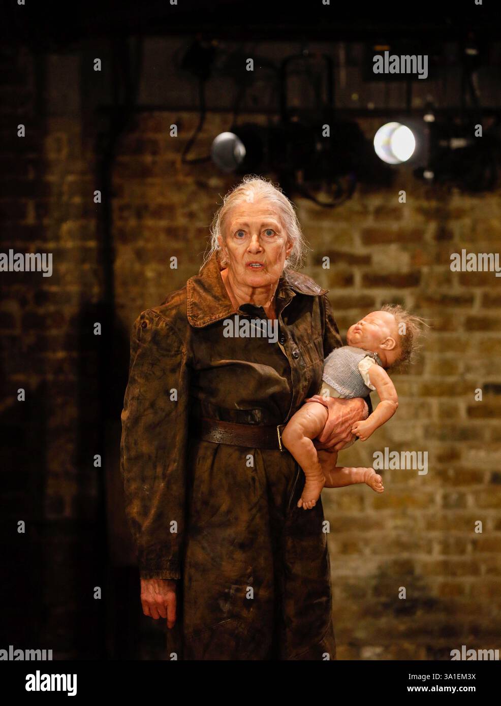 Vanessa Redgrave (Queen Margaret) in RICHARD III by Shakespeare at the ...