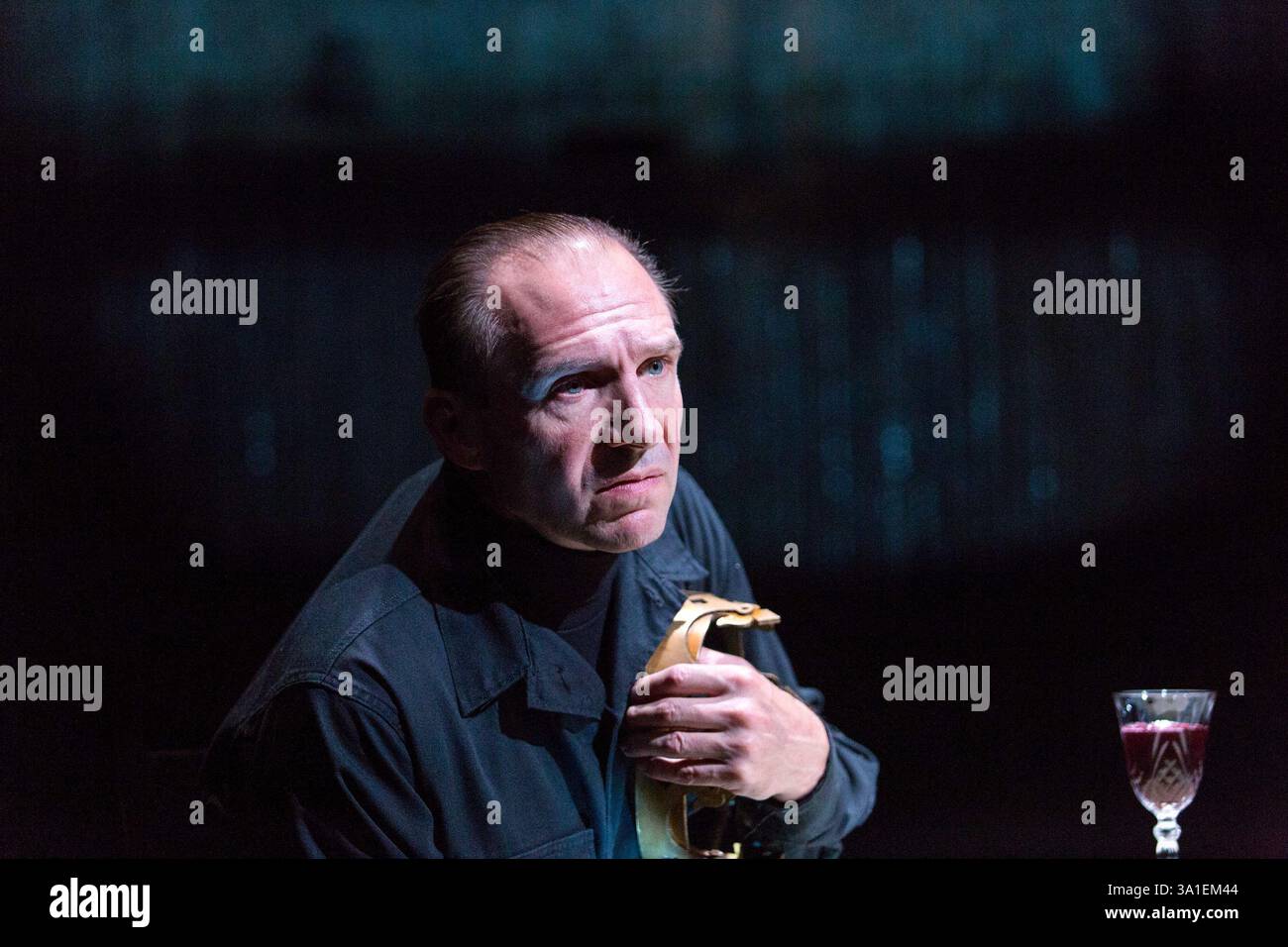 Ralph Fiennes (Richard, Duke of Gloucester) in RICHARD III by ...