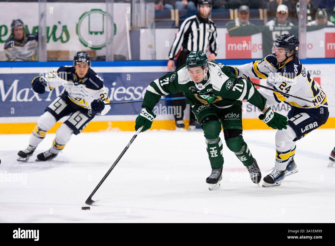 250308 Färjestads Viktor Lodin och HV71s Oscar Fisker Molgaard under ishockeymatchen i SHL ...