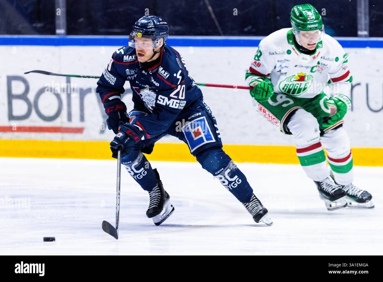250308 Linköpings Johan Johnsson under ishockeymatchen i SHL mellan ...
