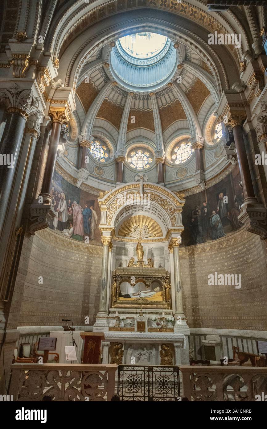The mummified body of St Jean-Marie Vianney ,aka St John Vianney, lies ...