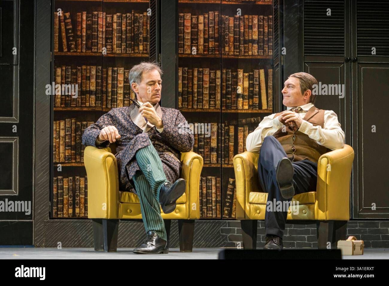 Schauspieler Jan Sosniok als Sherlock Holmes, Alexis Kara als Rupert ...