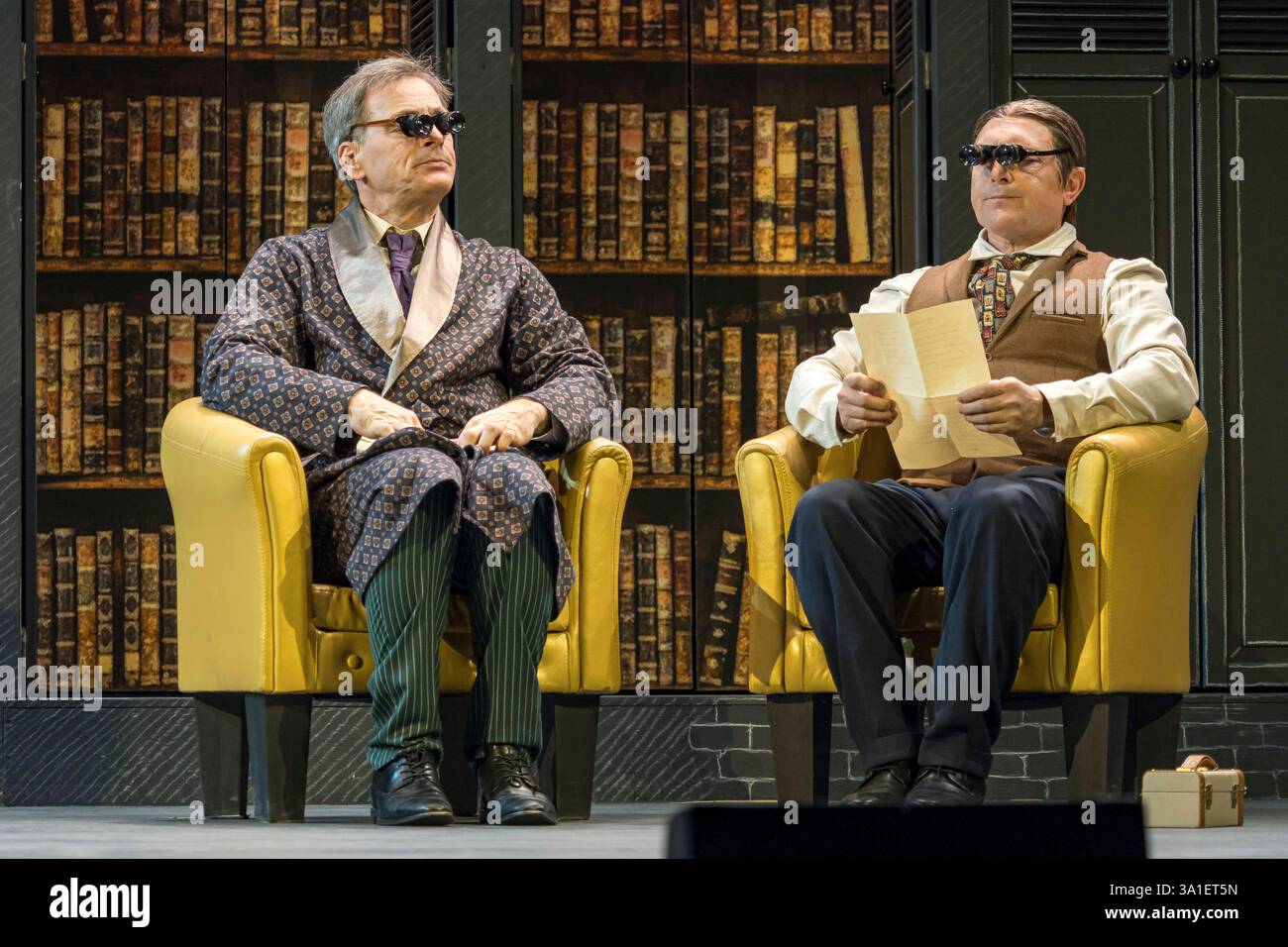 Schauspieler Jan Sosniok als Sherlock Holmes, Alexis Kara als Rupert ...