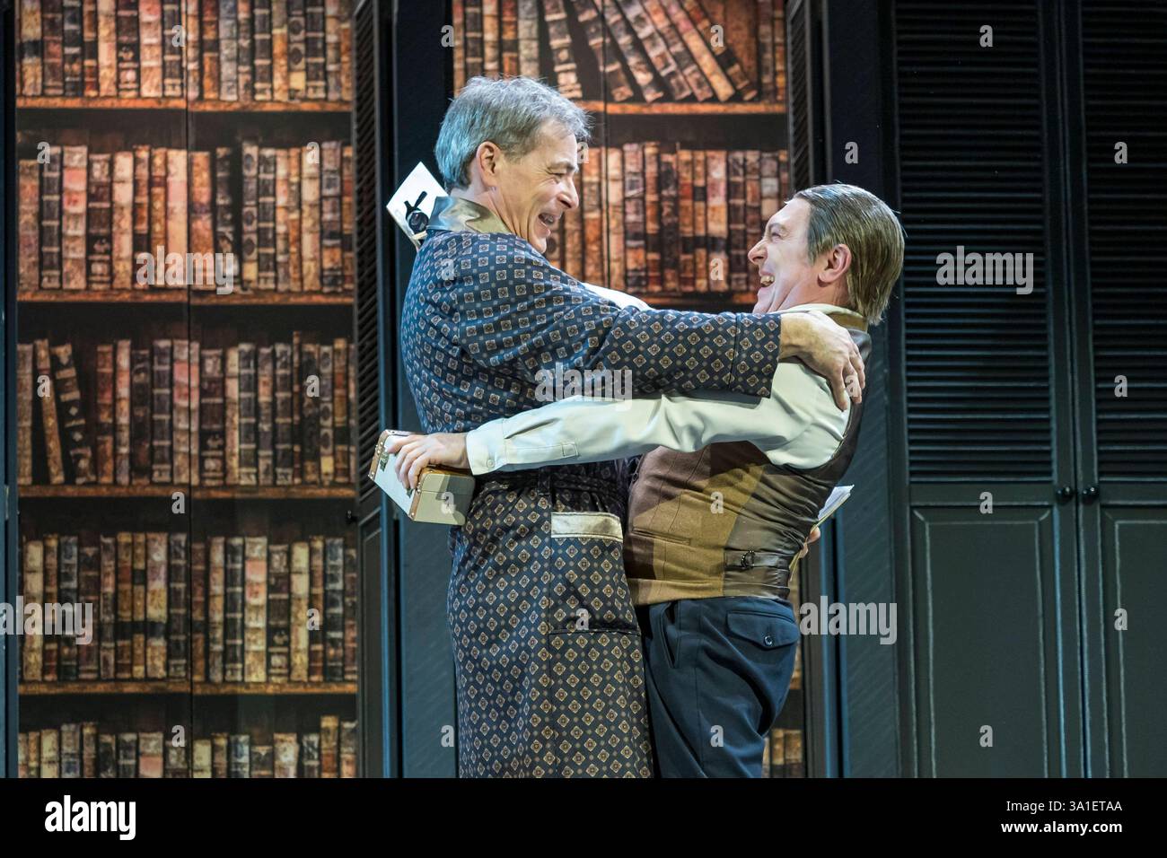 Schauspieler Jan Sosniok als Sherlock Holmes, Alexis Kara als Rupert ...