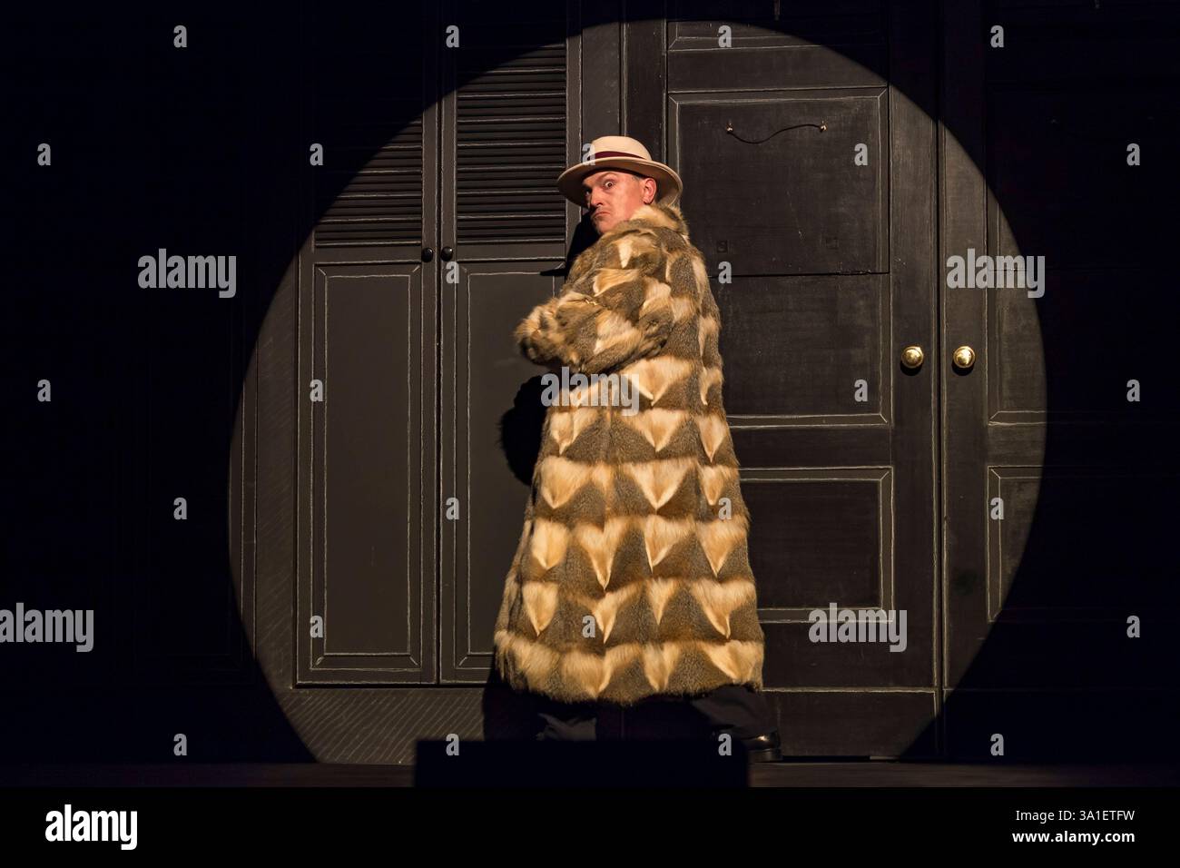 Schauspieler Alexis Kara als Rupert Perkins, Koenig Otto von Ormstein ...