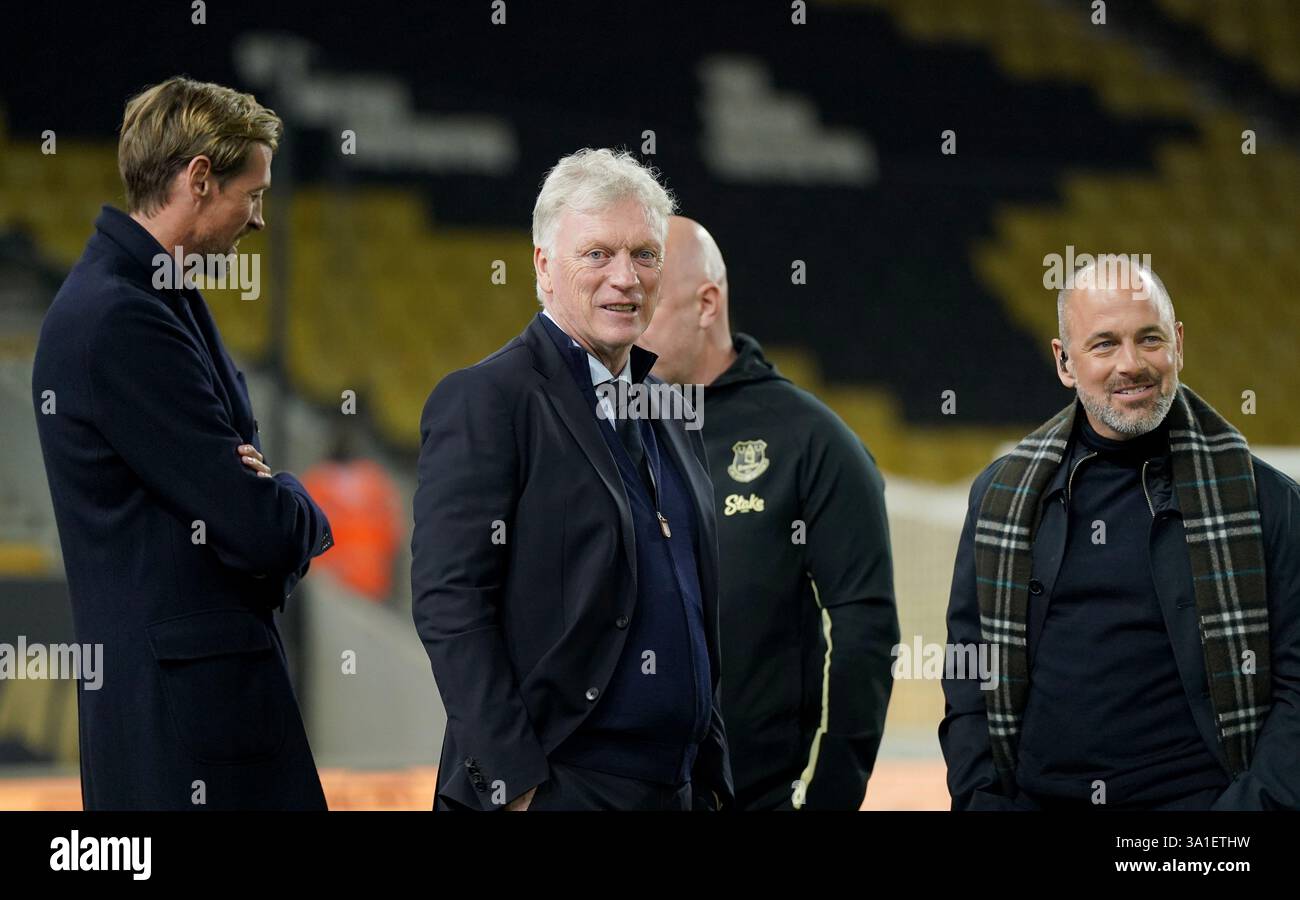 Everton manager David Moyes (centre) with Peter Crouch (left) and Joe ...
