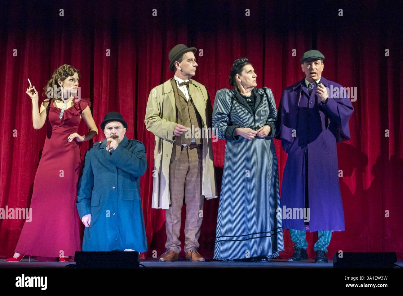 Schauspieler Jan Sosniok als Sherlock Holmes, Oliver Dupont als Doktor ...