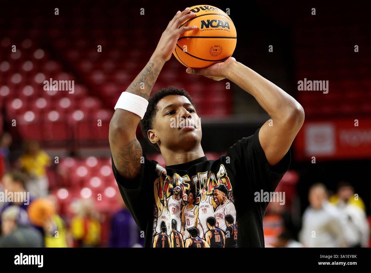 Maryland forward Julian Reese (10) takes a shot before an NCAA college ...