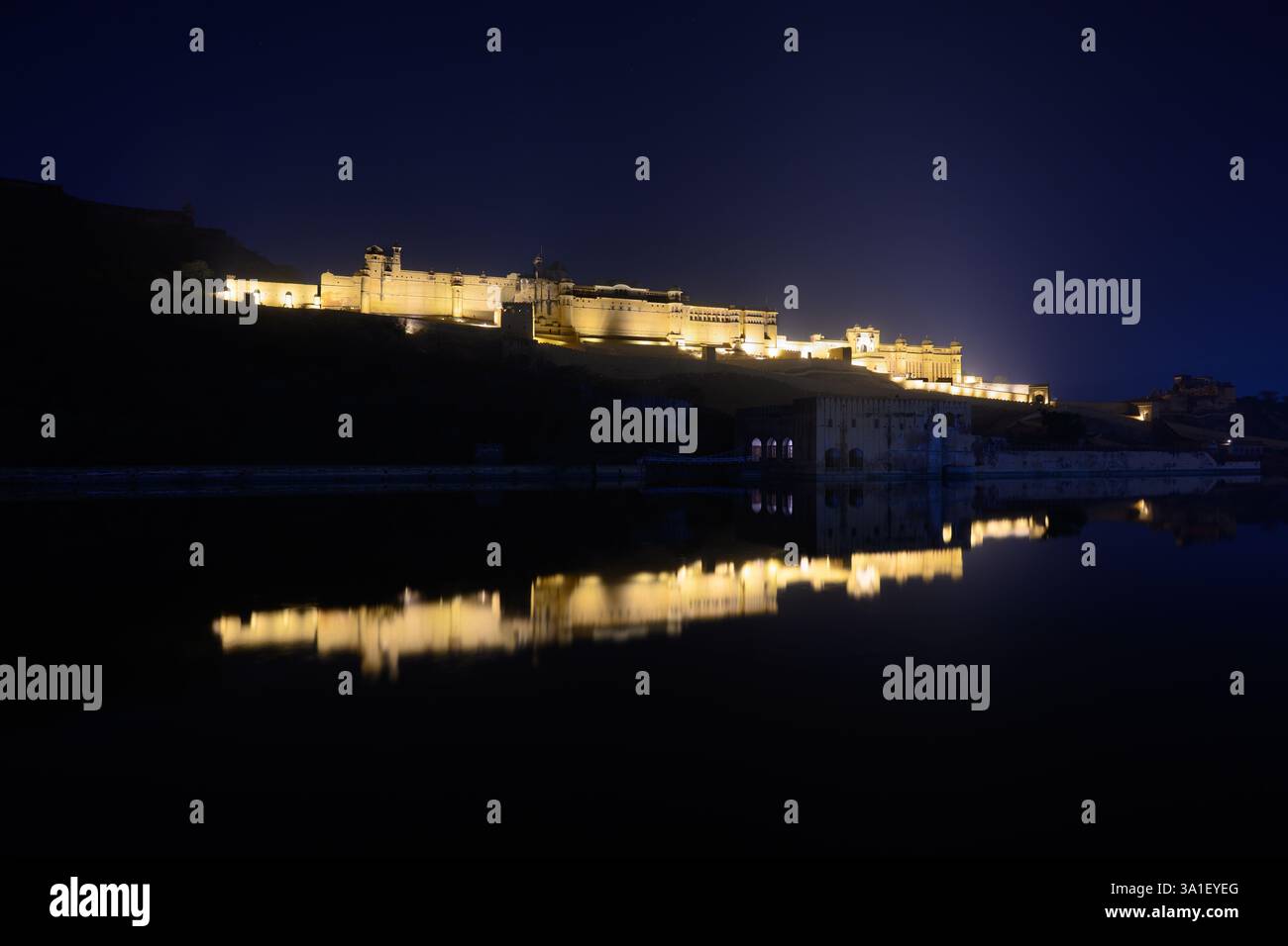Amber fort maota lake night jaipur rajasthan india hi-res stock ...