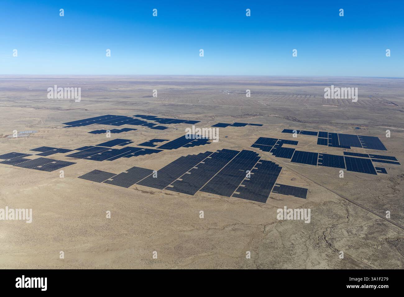 Solar panels desert usa hi-res stock photography and images - Alamy