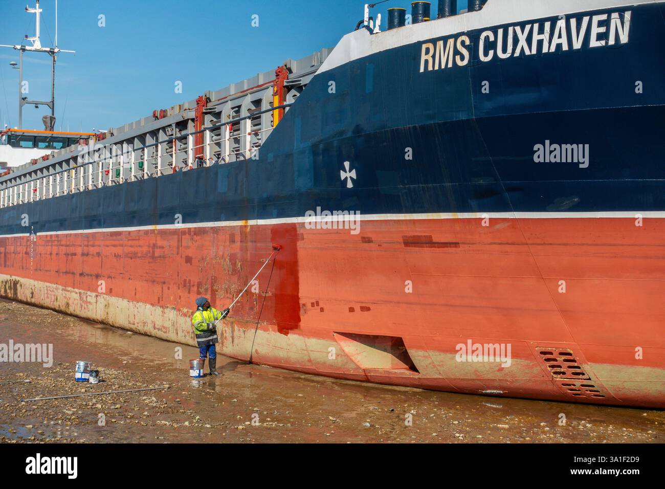 Painting,hull,of,ship,RMS,Cuxhaven,Beached,Red Lead Oxide,Whitstable ...