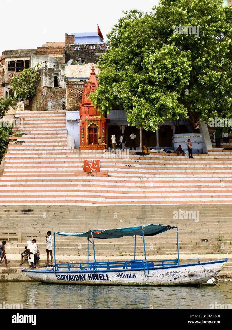Hindu temple shrine varanasi hi-res stock photography and images - Alamy