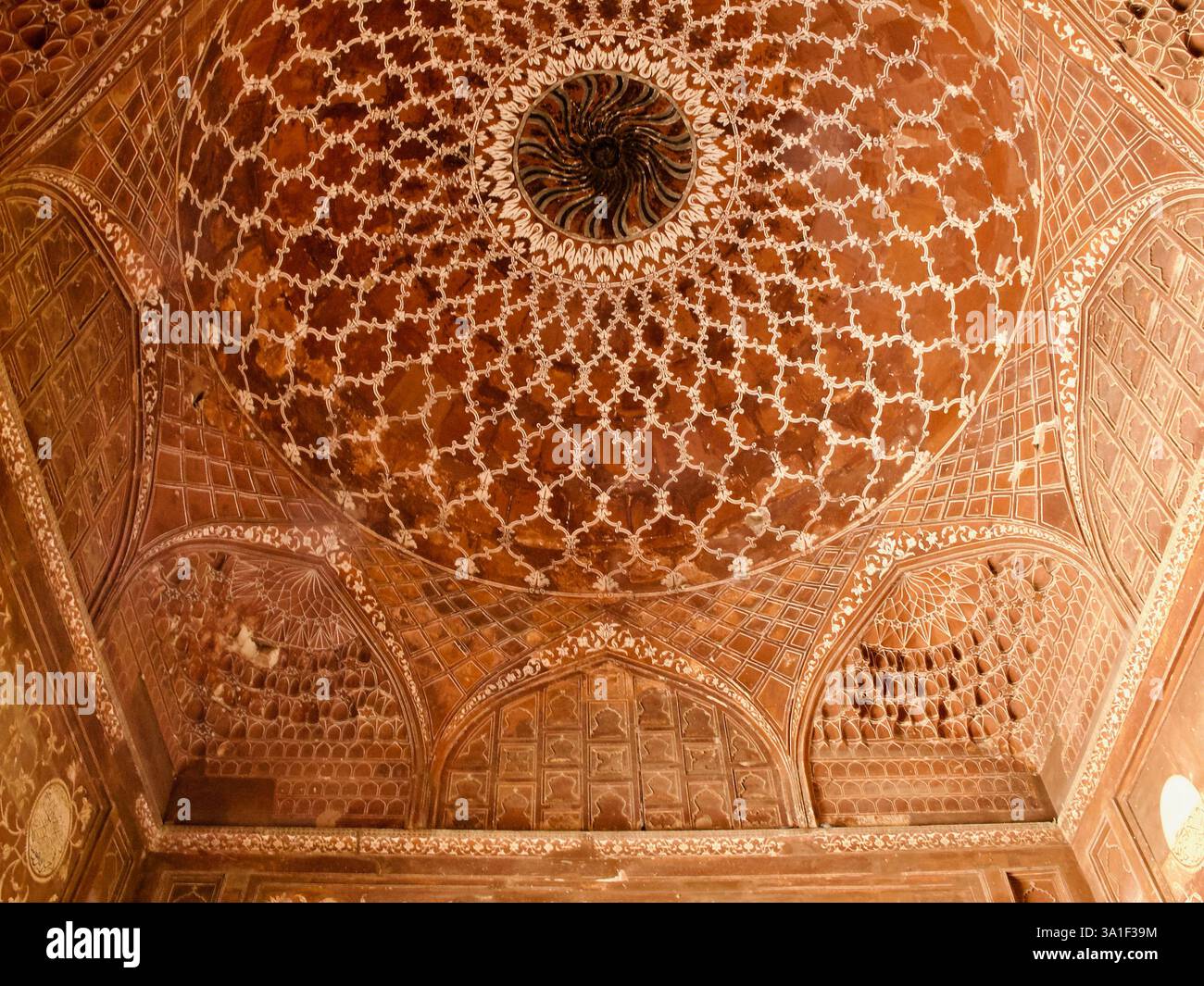 Taj mahal interior hi-res stock photography and images - Alamy