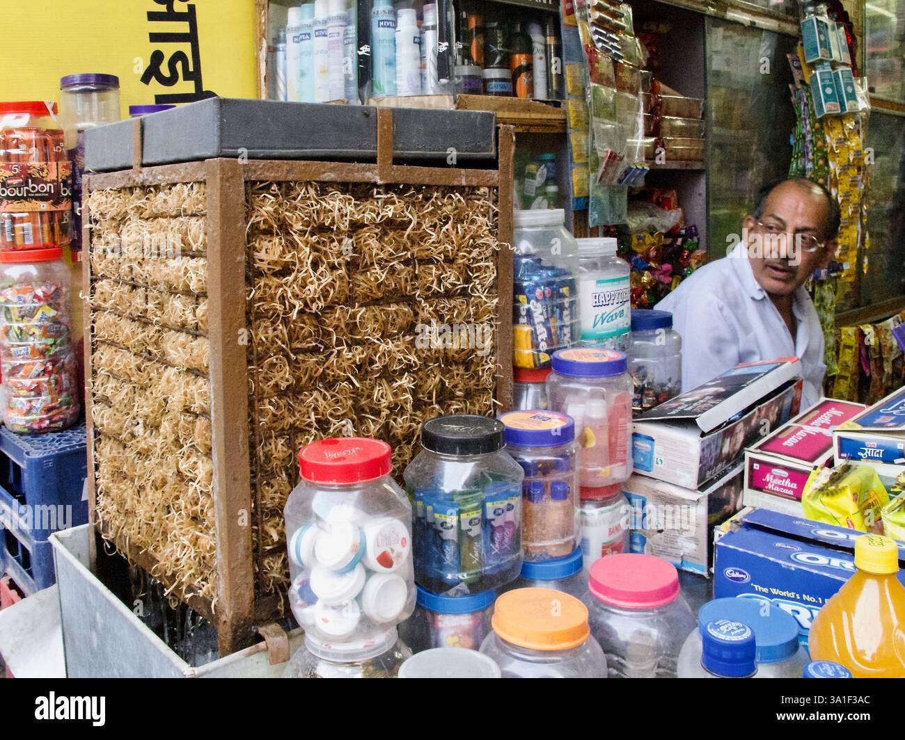 Khus grass cooler hi-res stock photography and images - Alamy