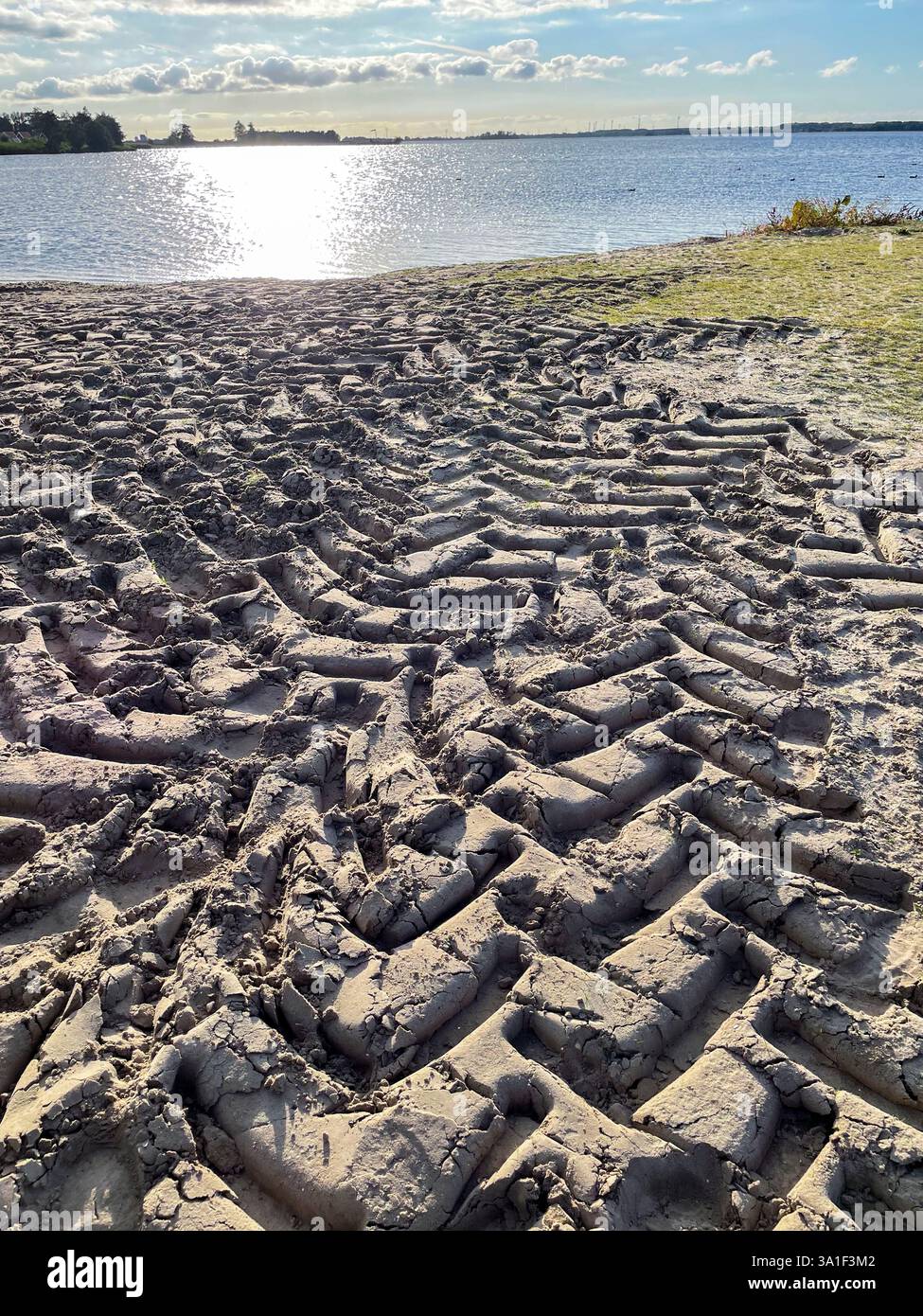 Bagger an einem strand hi-res stock photography and images - Alamy