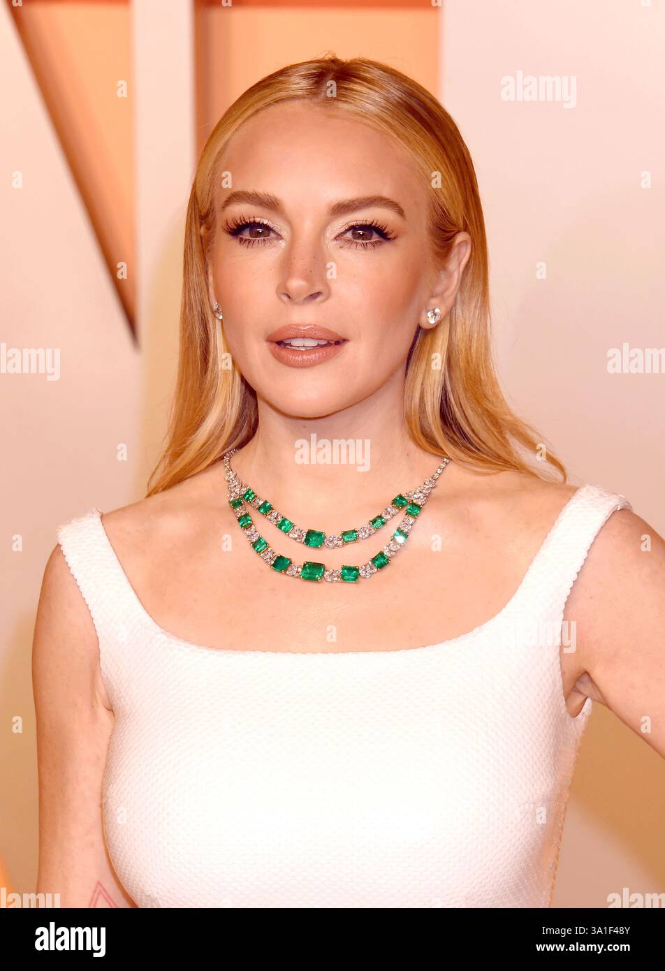 BEVERLY HILLS, CALIFORNIA - MARCH 02: Lindsay Lohan attends the 2025 Vanity Fair Oscar Party ...