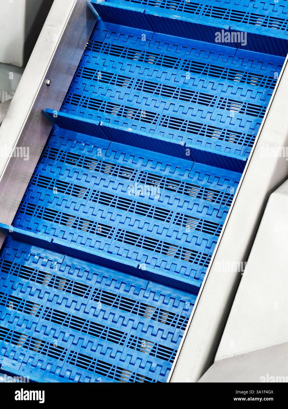 Innovative blue plate conveyor hi-res stock photography and images - Alamy