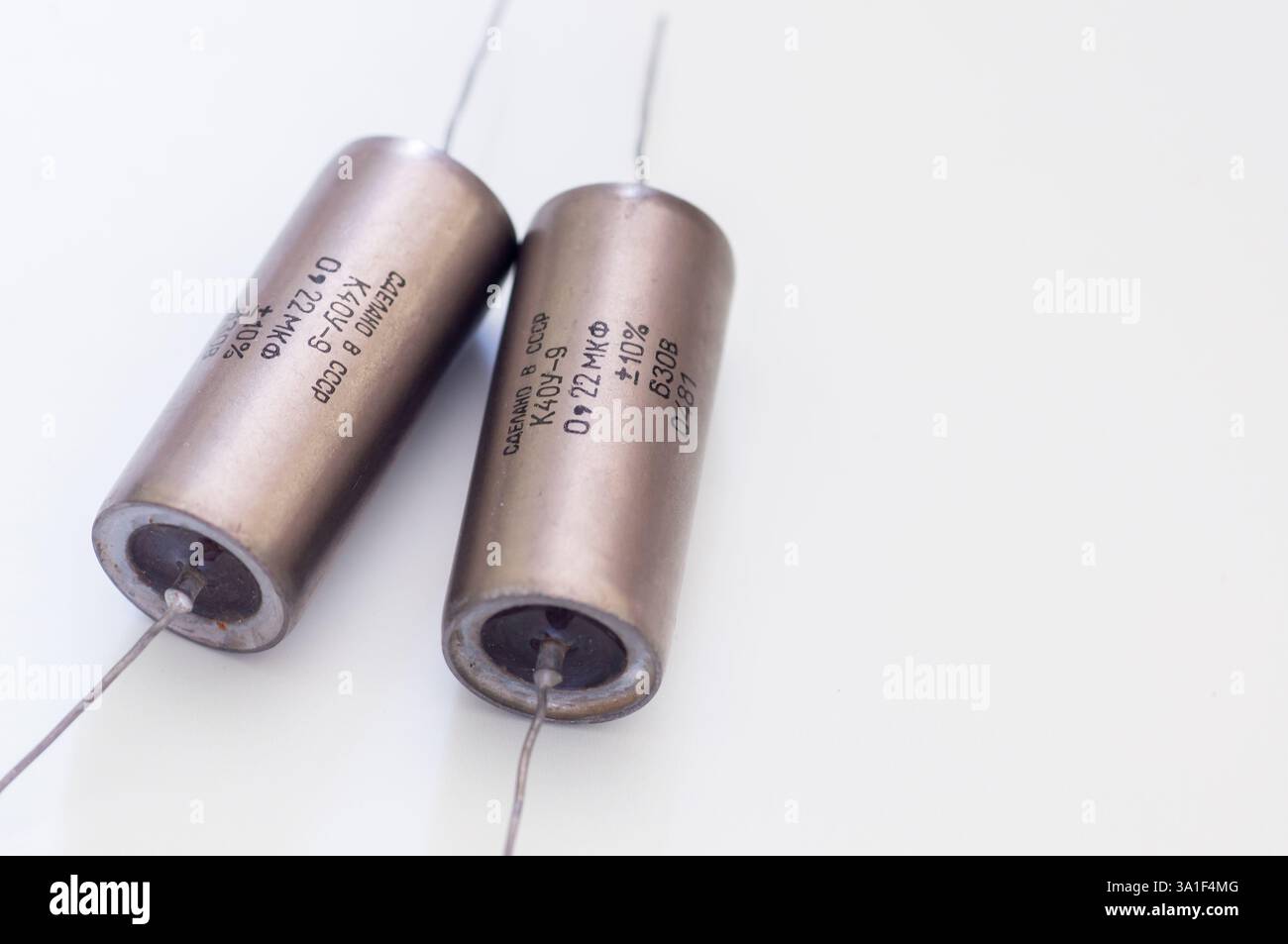 audiophile metal-film axial capacitors different sizes Stock Photo - Alamy