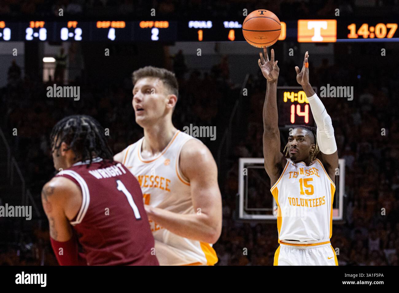 Tennessee guard Jahmai Mashack (15) shoots during the first half of an ...