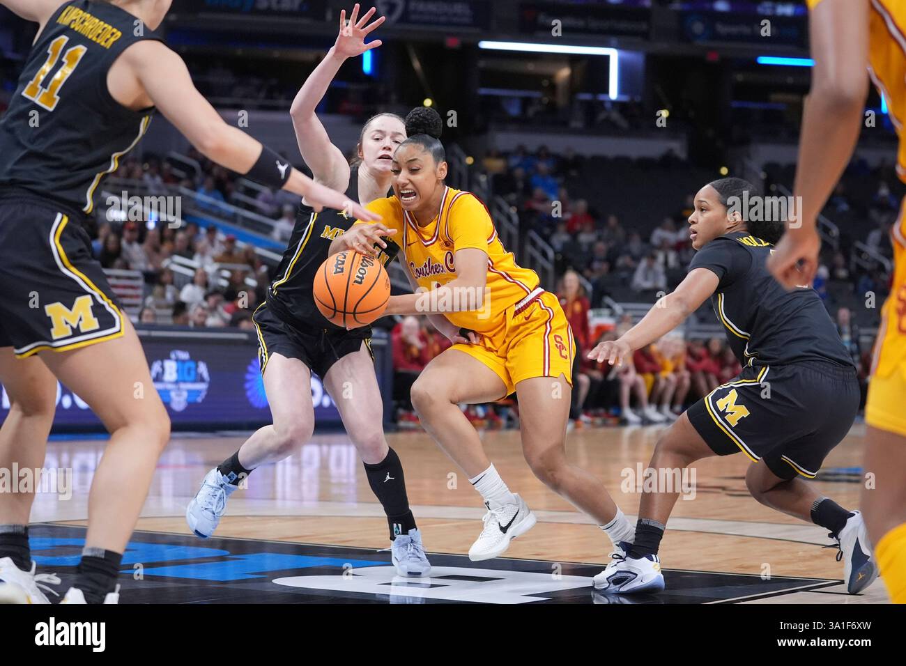 Southern California guard JuJu Watkins (12) drives between Michigan ...