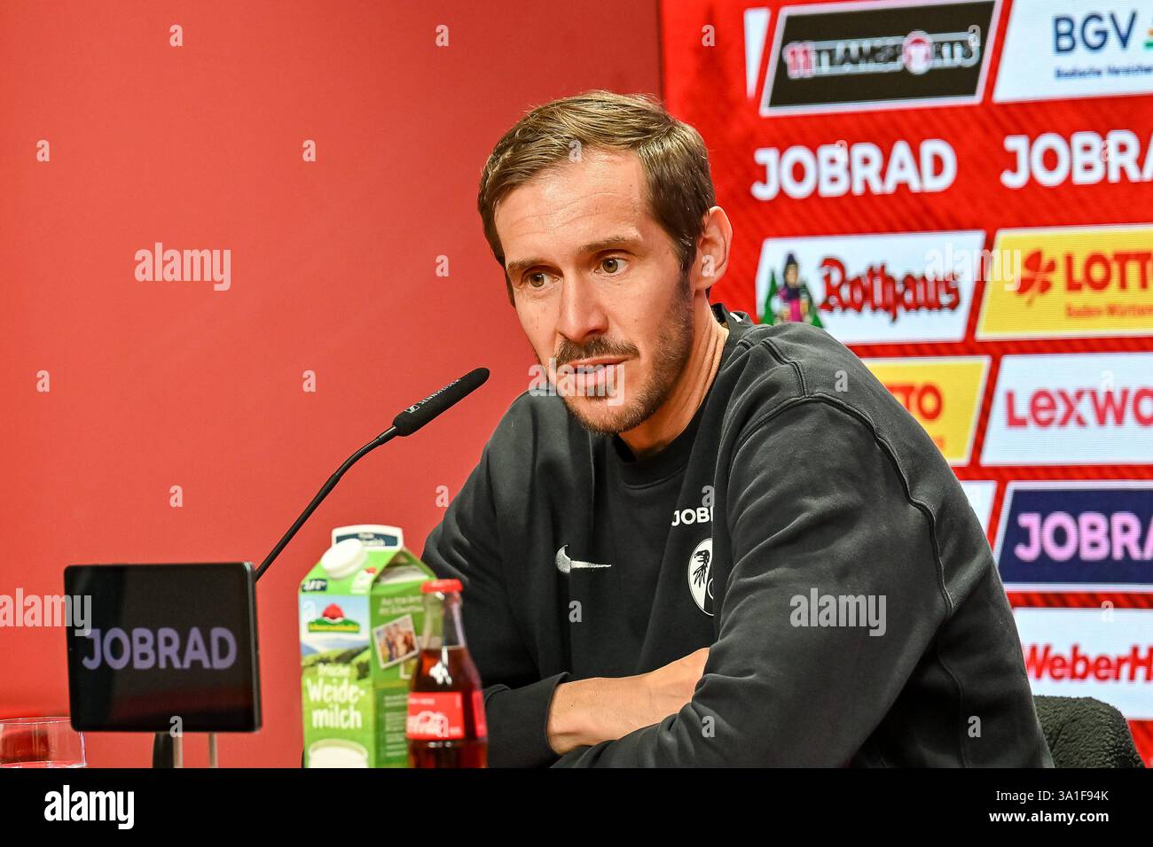 Freiburg, Deutschland. 08th Mar, 2025. Julian Schuster (SC Freiburg ...