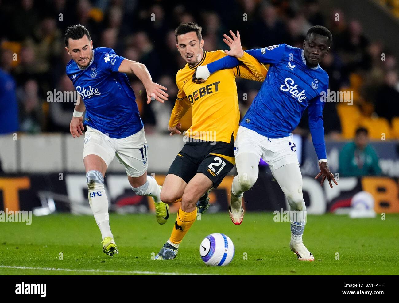 Wolverhampton Wanderers' Pablo Sarabia (centre) and Everton's Jack ...