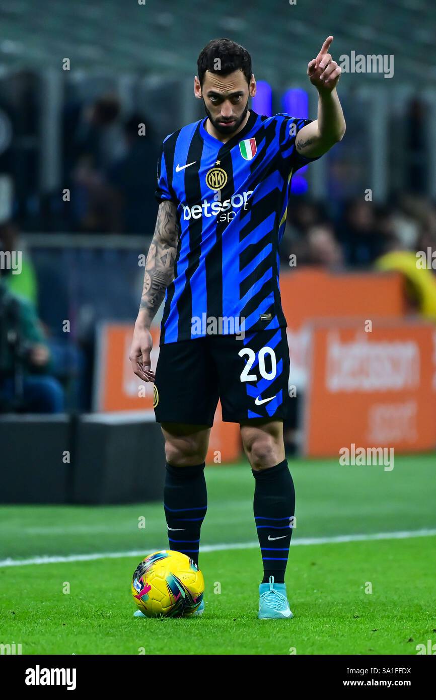 Inter Milan's Turkish midfielder #20 Hakan Calhanoglu controls the ball ...