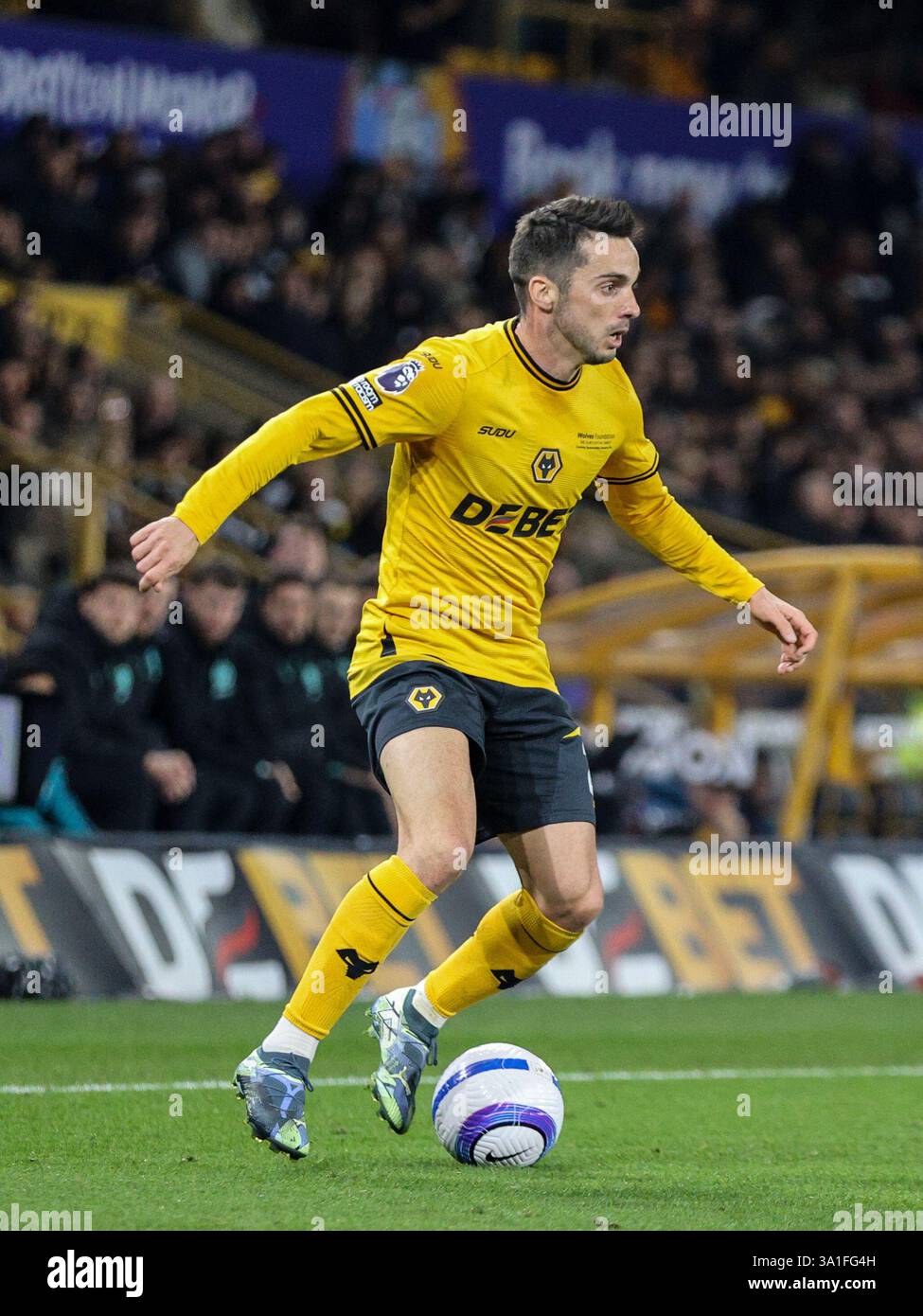 Wolverhampton, England, March 8th 2025: Pablo Sarabia (21 Wolves) on ...
