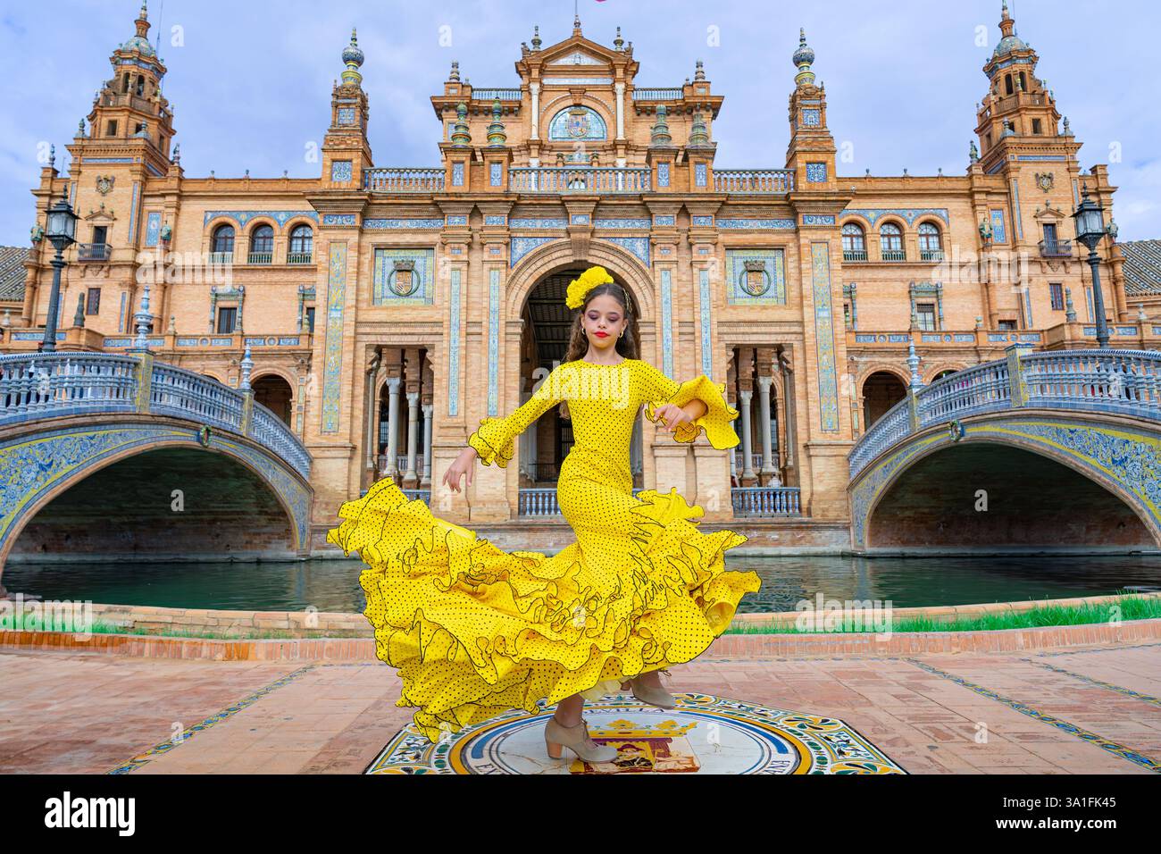 Traditional girl dancing flamenco in Spain Stock Photo - Alamy