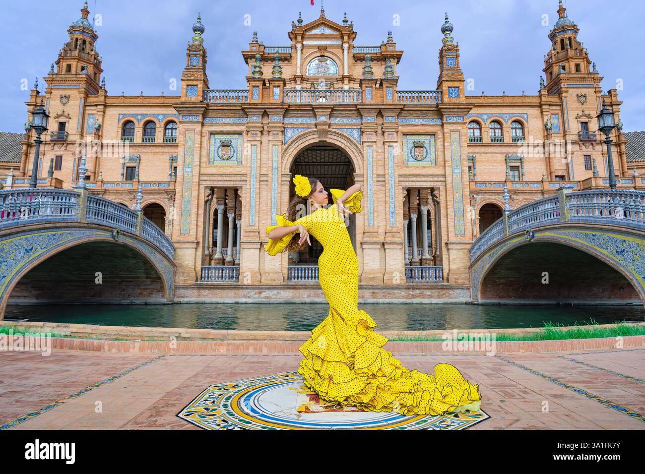 Traditional girl dancing flamenco in Spain Stock Photo - Alamy