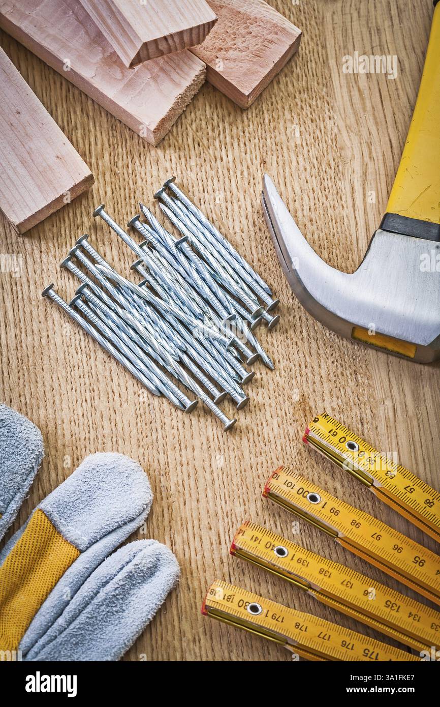 Wooden building boards hammers hi-res stock photography and images - Alamy