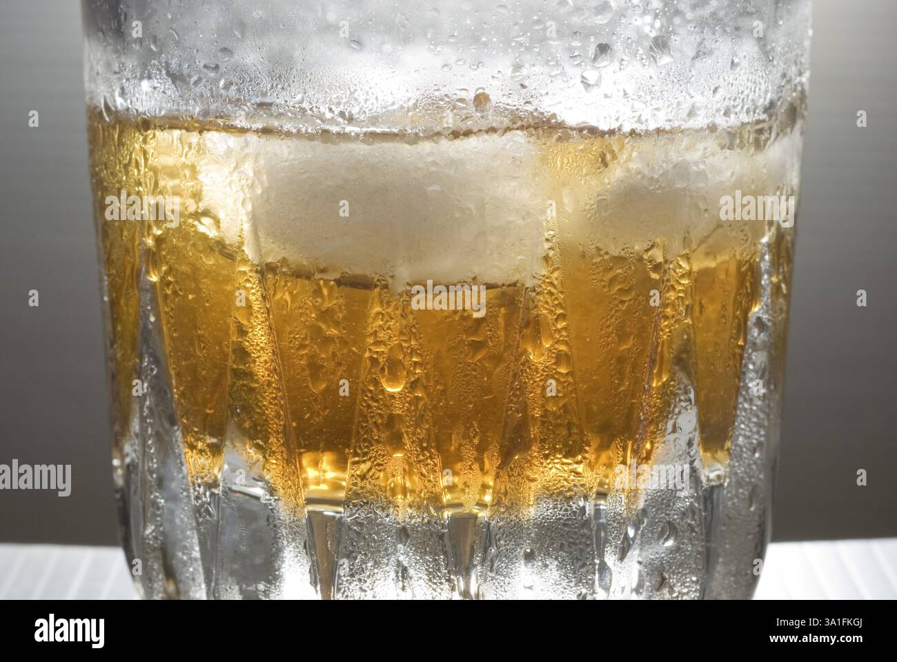 Cool & refreshing iced tea Stock Photo - Alamy