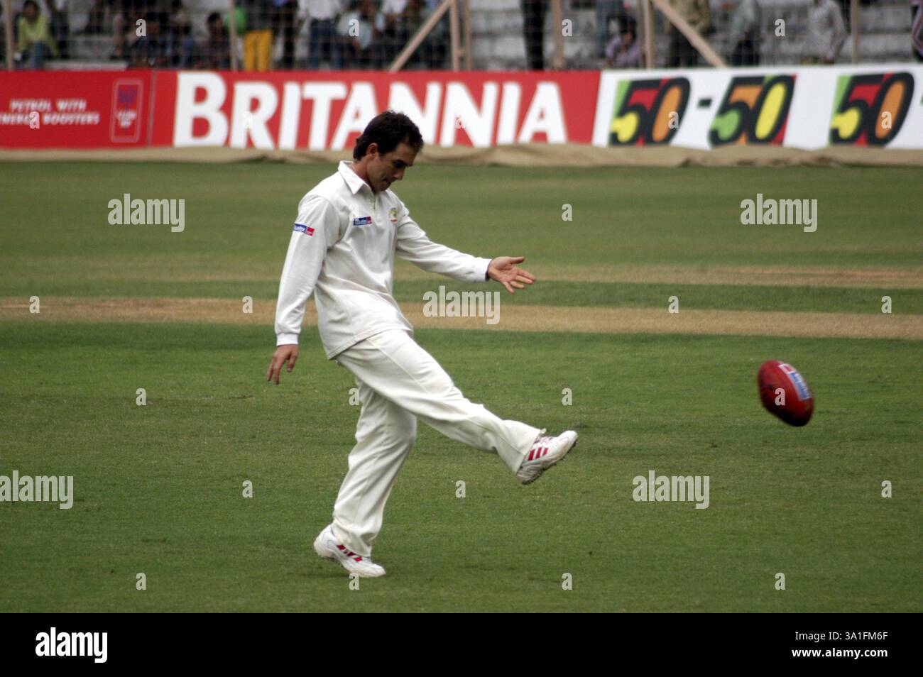 Australian Cricketer Justin Lee Langer is a left handed batsman NO MR ...