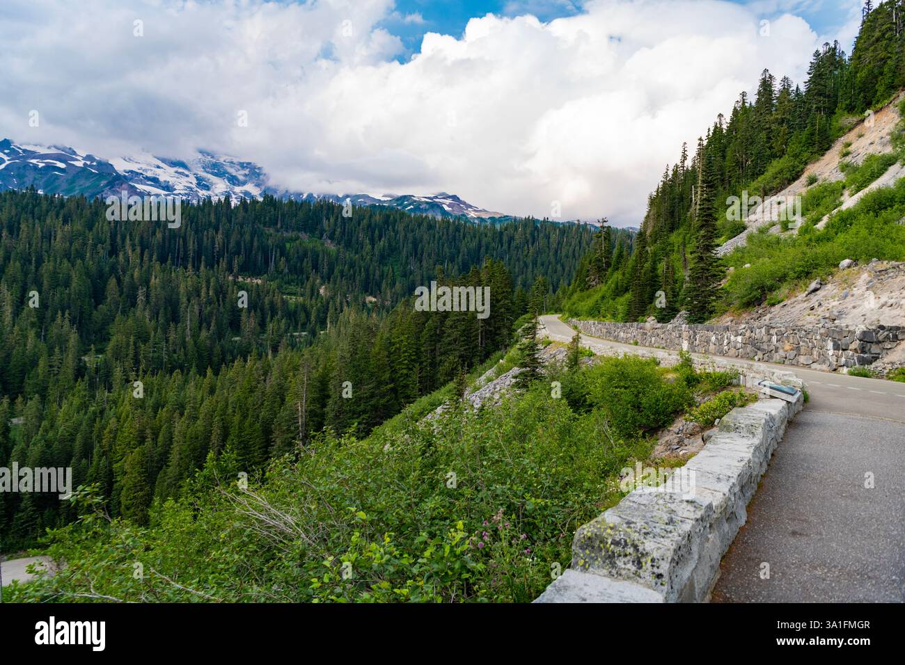 Travel destination. Landscape route to North Cascades National Park ...