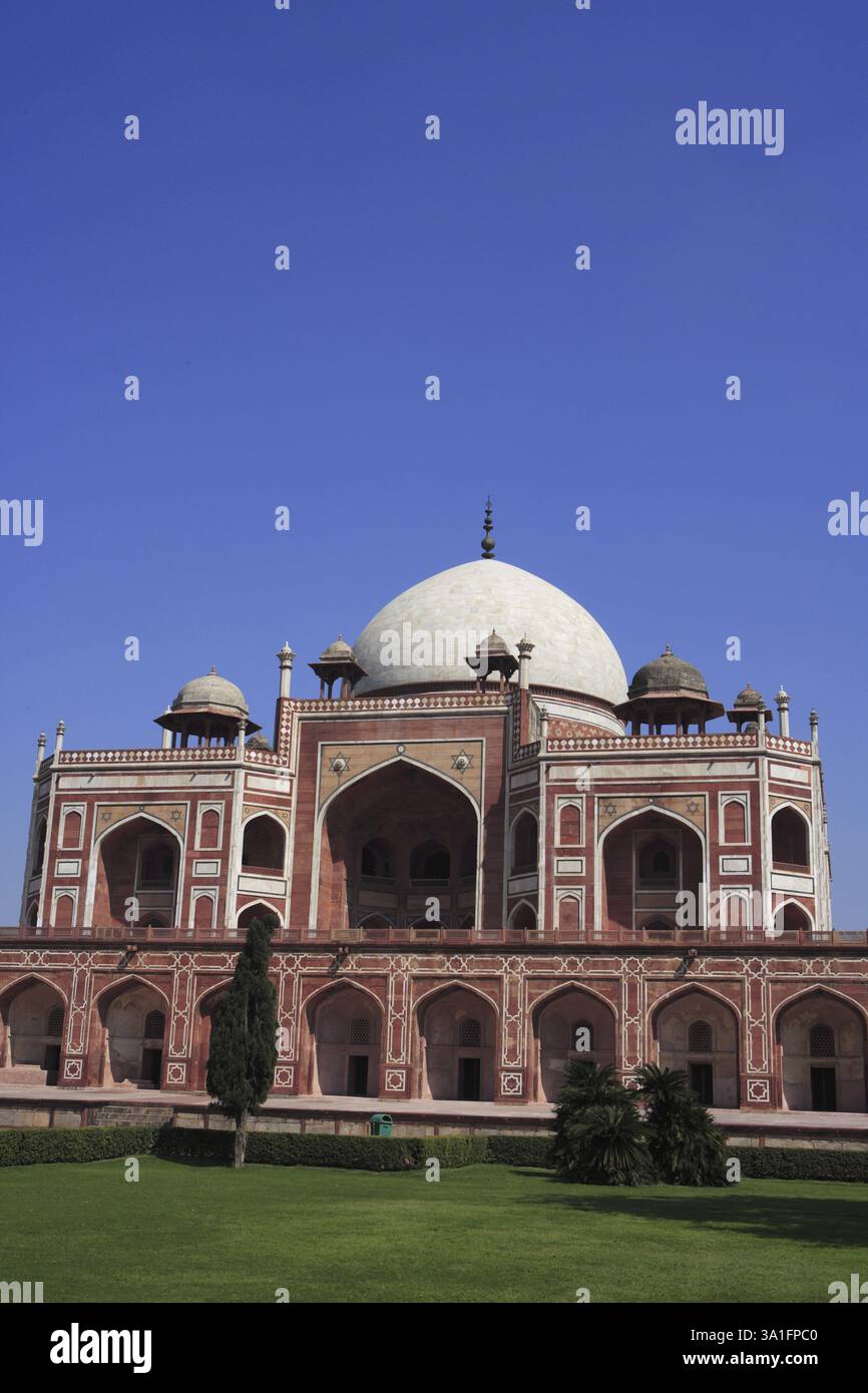 Humayun's tomb built in 1570 made from red sandstone and white marble ...