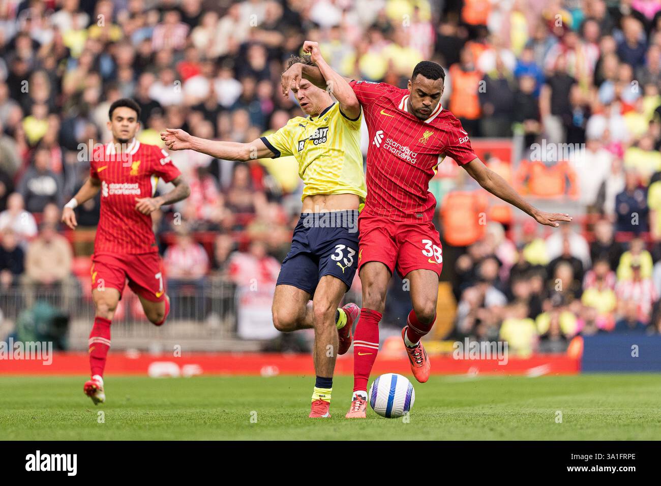 Southampton's Tyler Dibling battles with Liverpool's Ryan Gravenberch ...