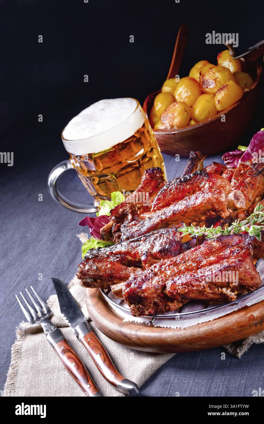 Rib of bee hi-res stock photography and images - Alamy