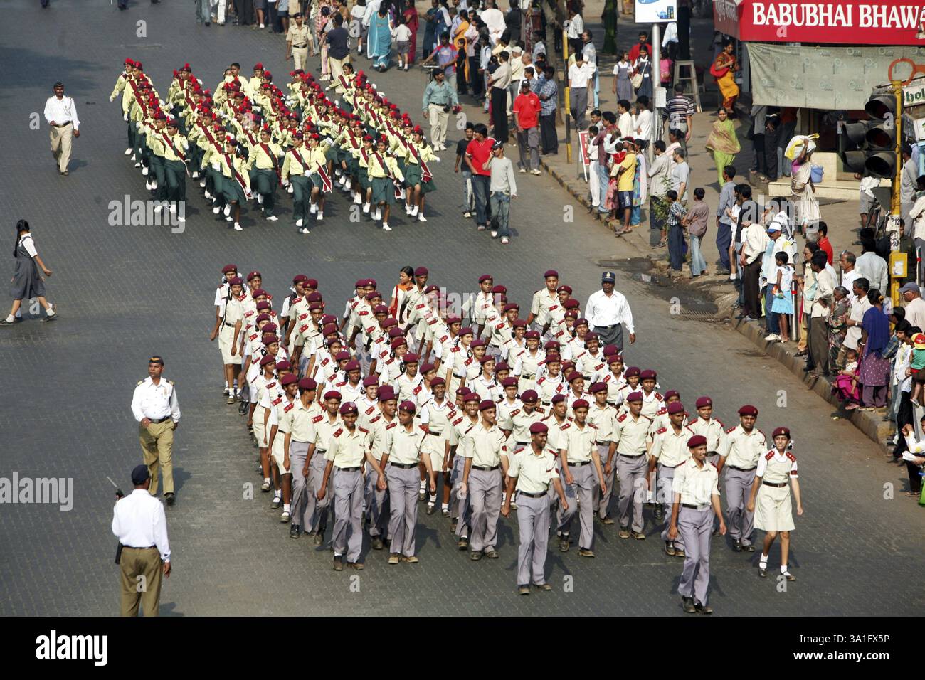 India girls programming hi-res stock photography and images - Alamy