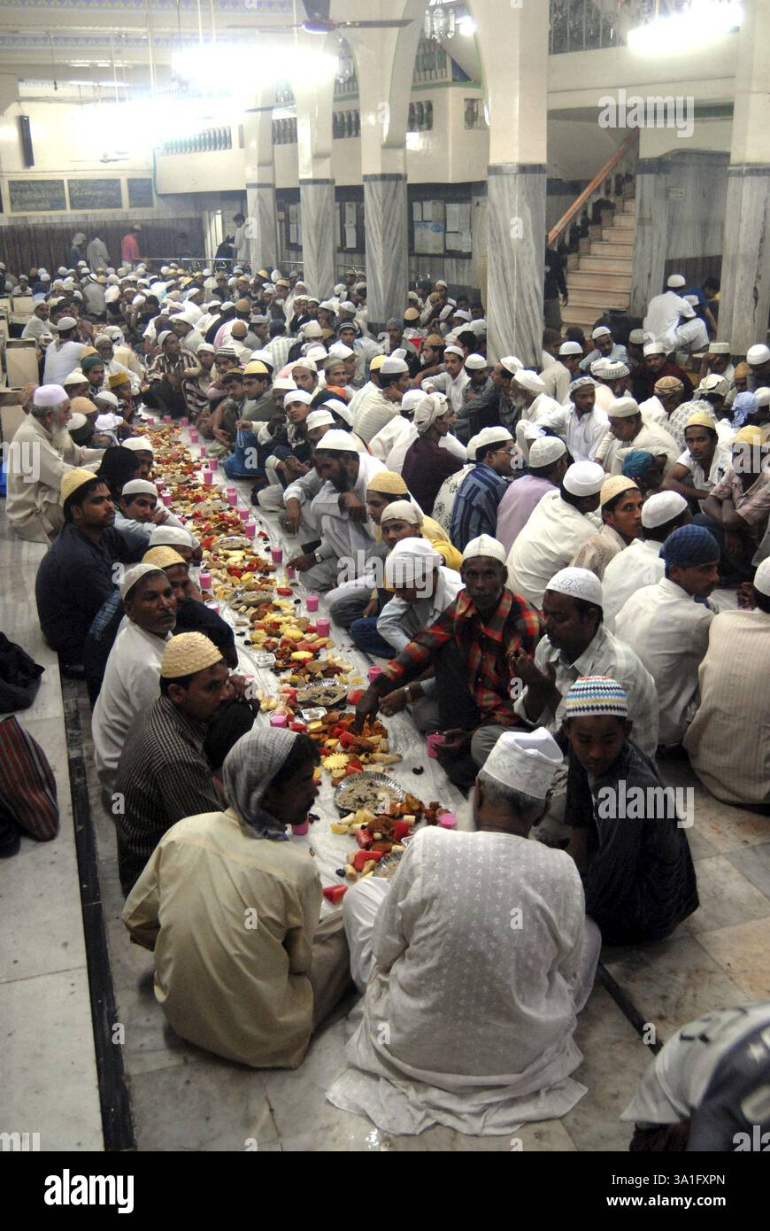 Muslims break their Ramzan or Ramadan fasting at Khatri Masjid in ...