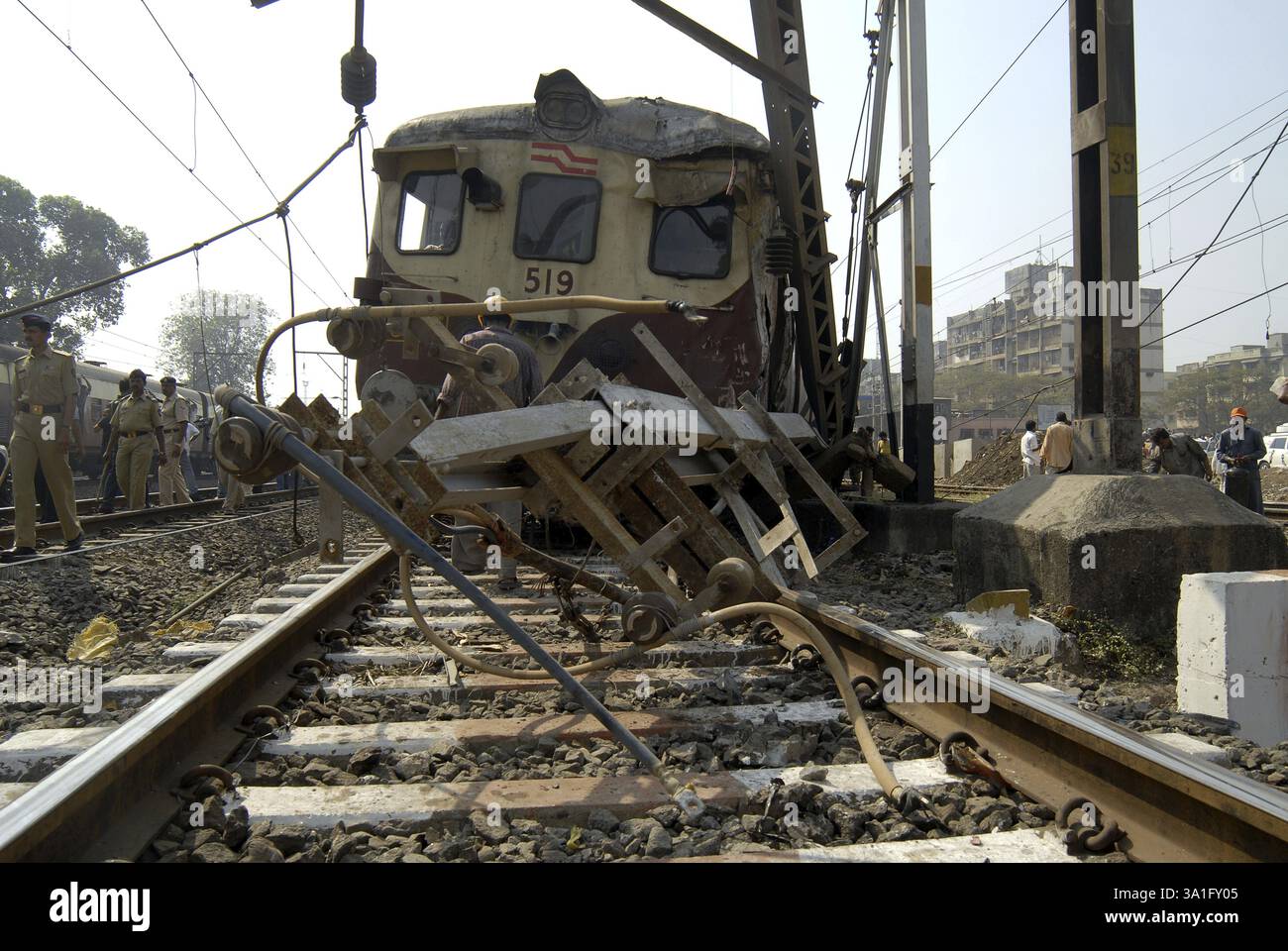Five coaches of CST Titwala local derailed between Kurla and Vidyavihar ...