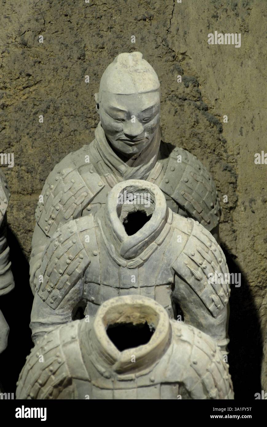 Statues of Terracotta warriors in pit 3, Terracotta army, Qin Dynasty ...