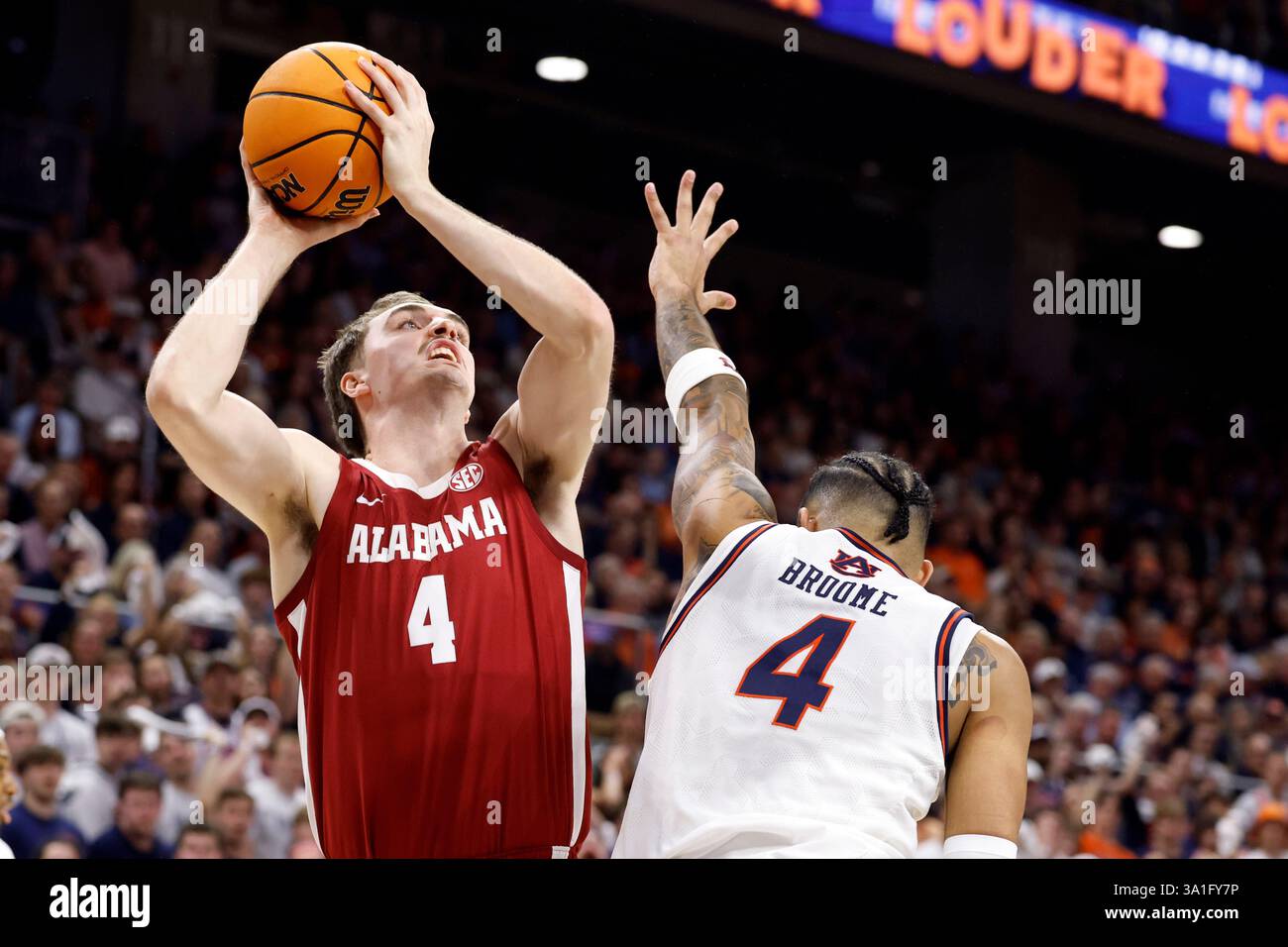 Alabama forward Grant Nelson (4) shoots over Auburn forward Johni ...