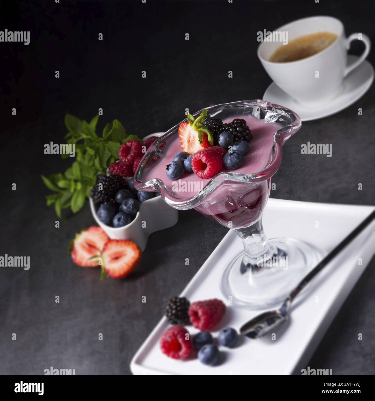 Common wild strawberry hi-res stock photography and images - Alamy