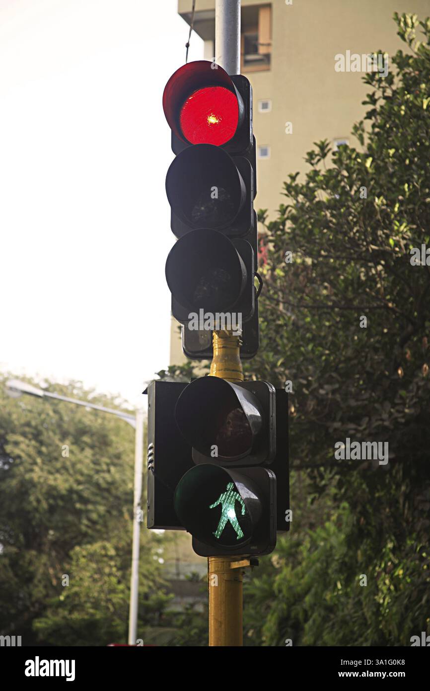 Traffic signal rules mumbai hi-res stock photography and images - Alamy