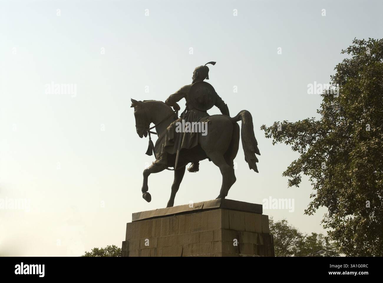 Statue of Chhatrapati Shivaji Maharaj at Gateway of India, Bombay ...