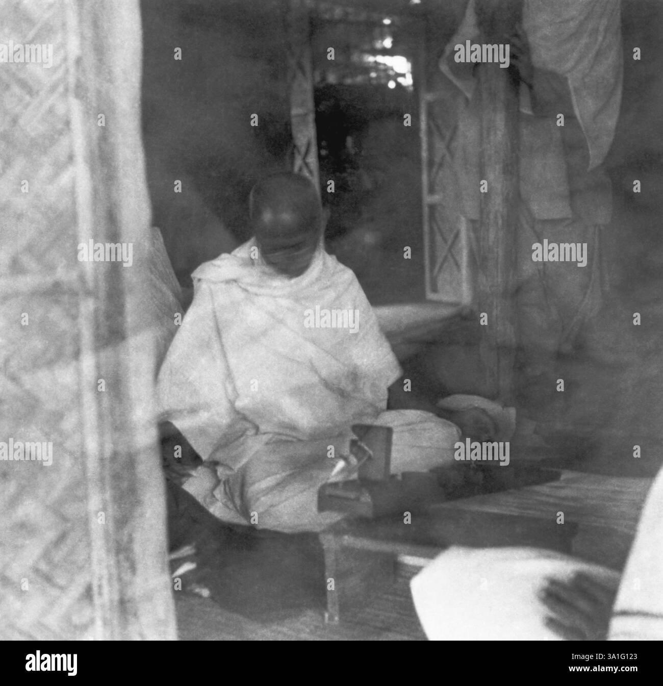 Mahatma Gandhi spinning in his hut at Sevagram Ashram, 1939 NO MR Stock ...