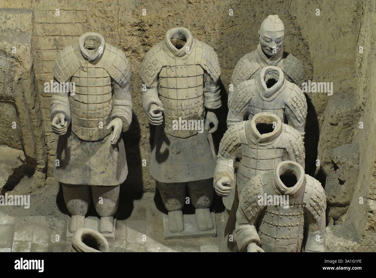 Statues of Terracotta warriors in pit 3, Terracotta army, Qin Dynasty ...