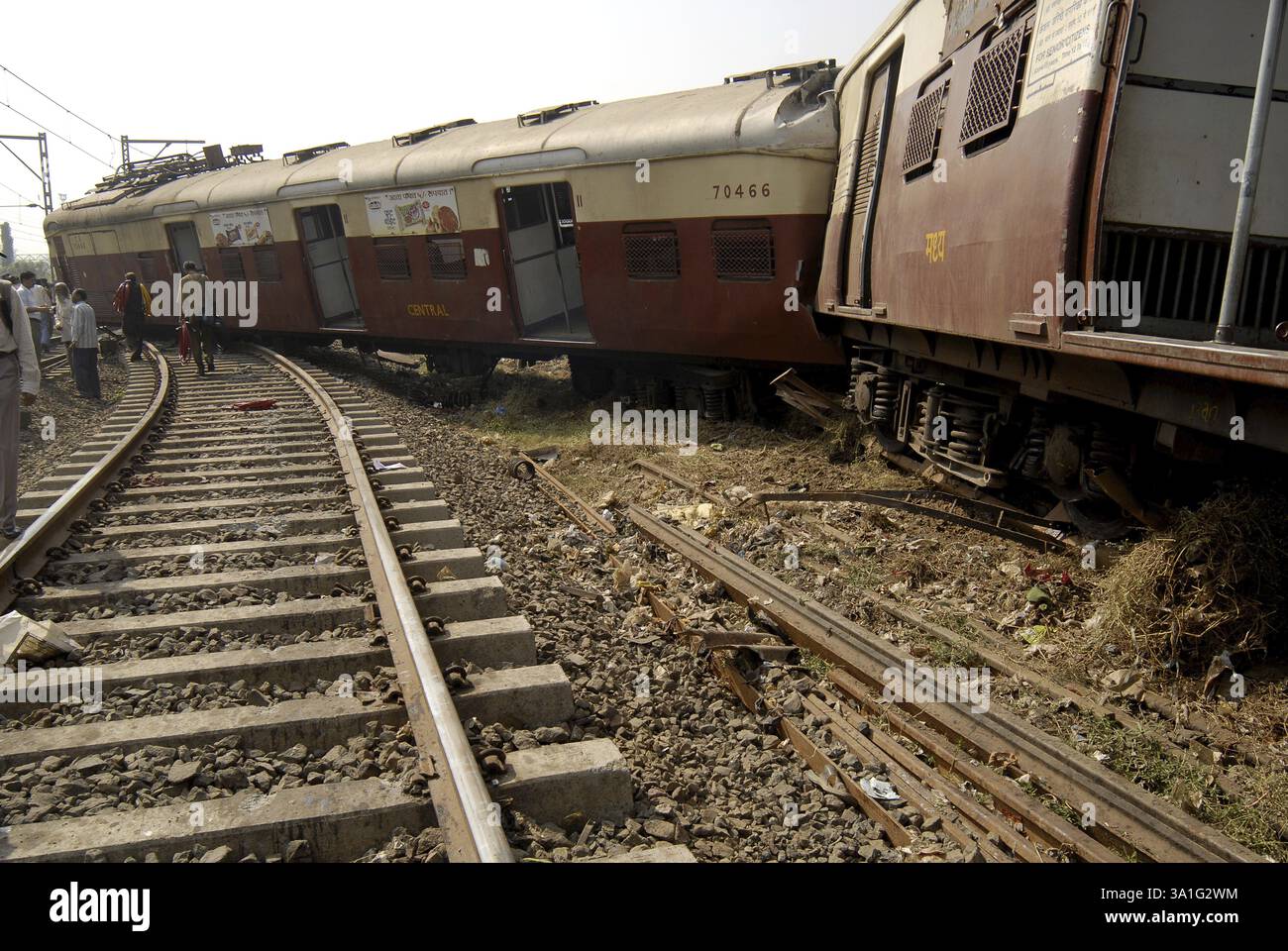 Five coaches of CST Titwala local derailed between Kurla and Vidyavihar ...